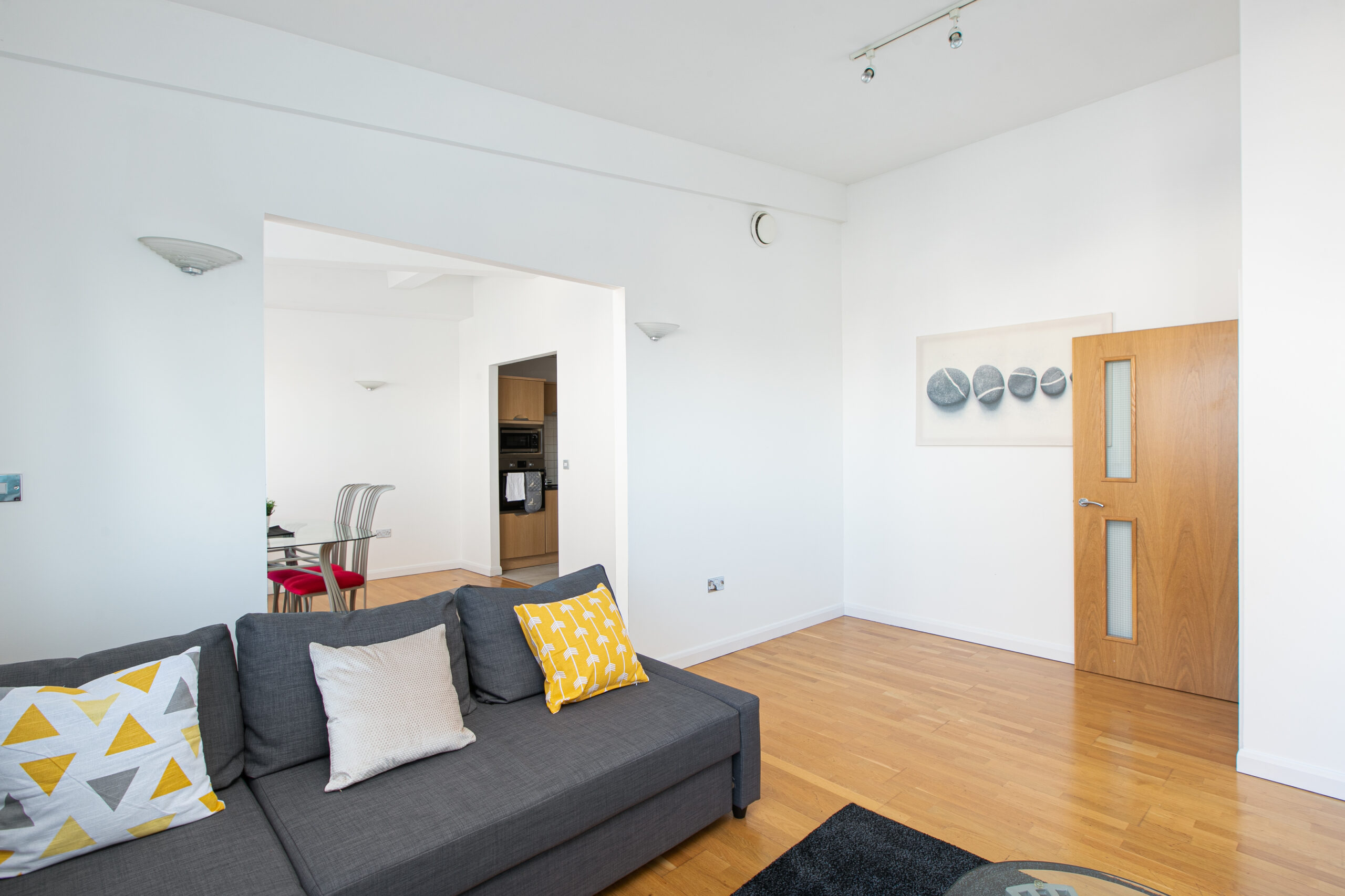 Skyvillion Apartments – 1008 Maritime House – Luxflat Serviced Apartments