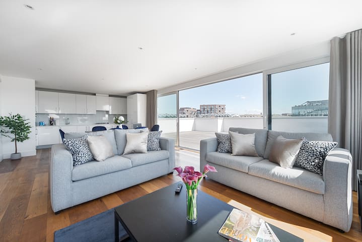 PBC | Three Bedroom Flat with Roof Terrace JT9 – Luxflat Serviced ...