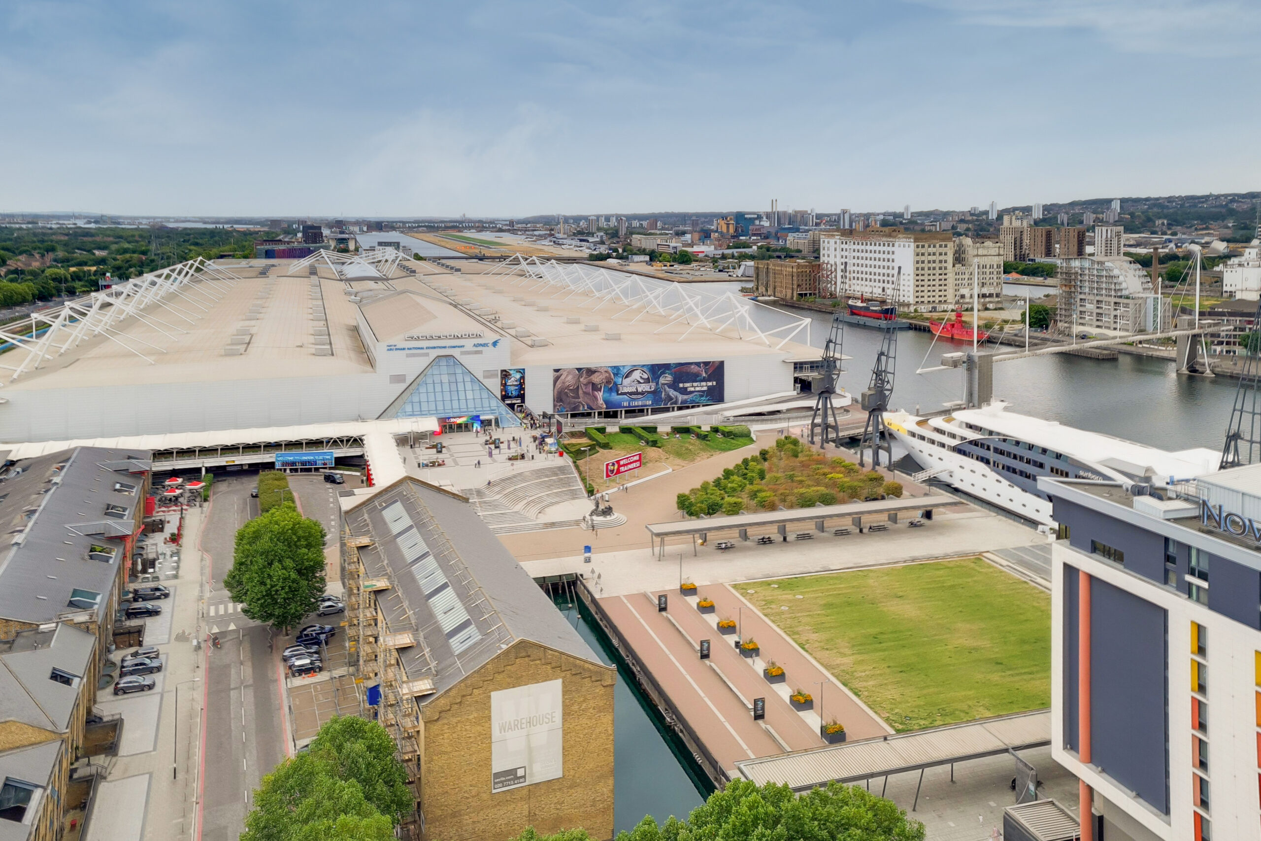 Luxury Three bed Apartment by London ExCeL – Luxflat Aparetments