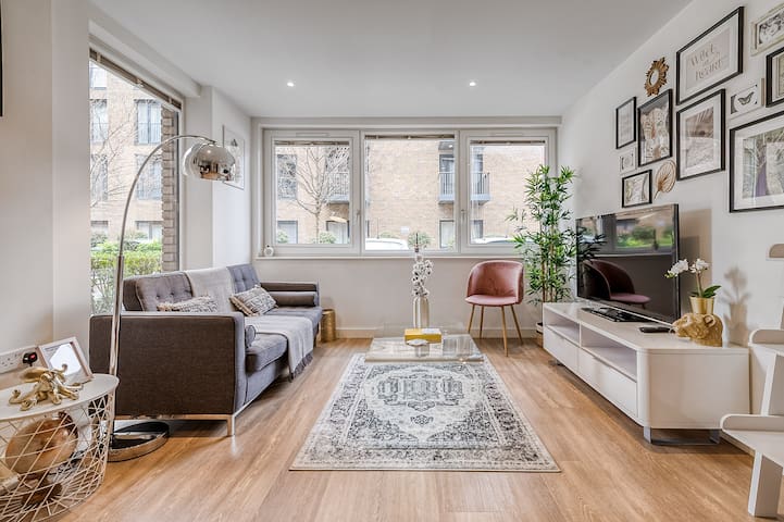 Modern Surrey Quays Flat – Luxflat Serviced Apartments